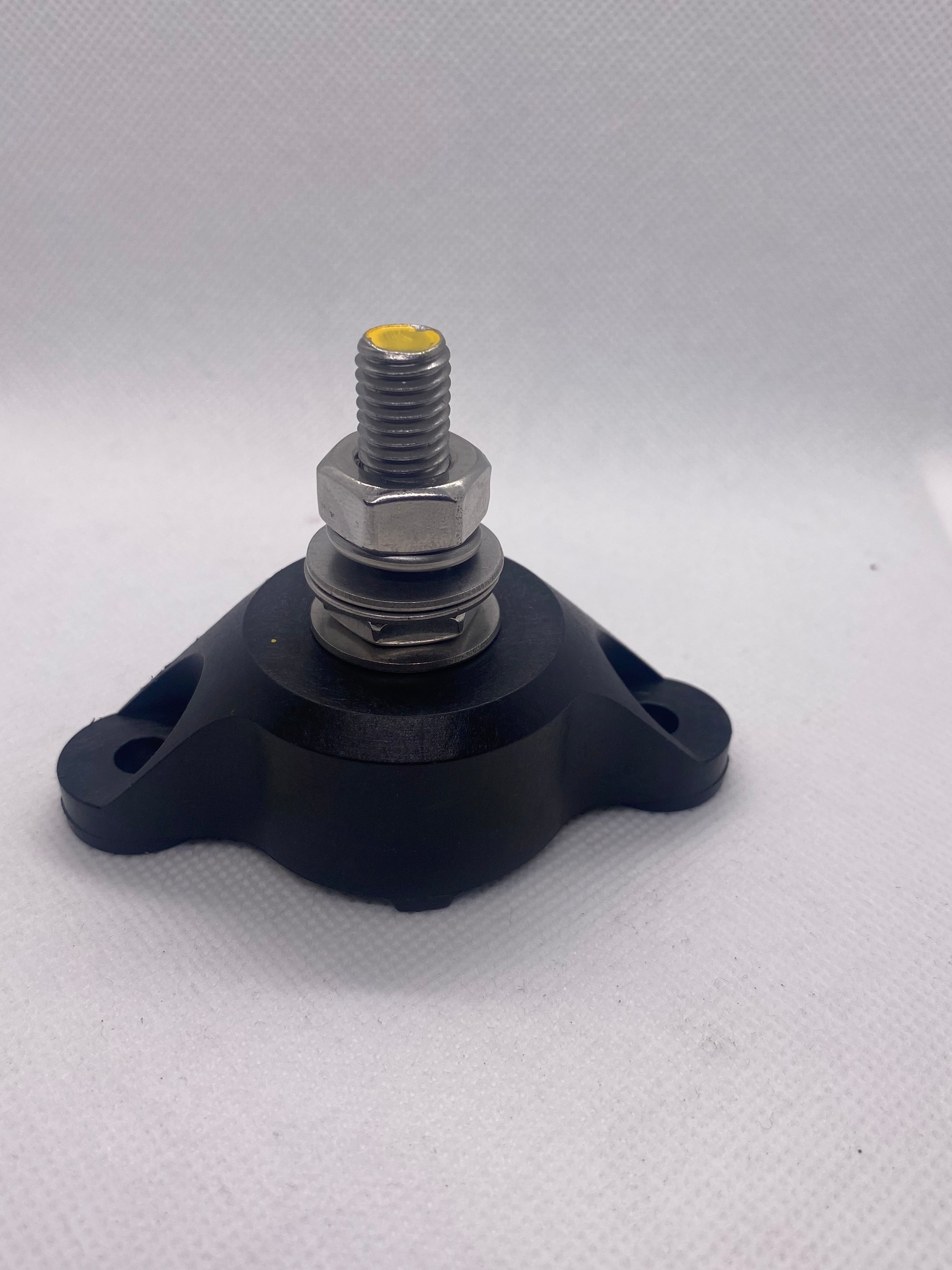 Power distribution stud